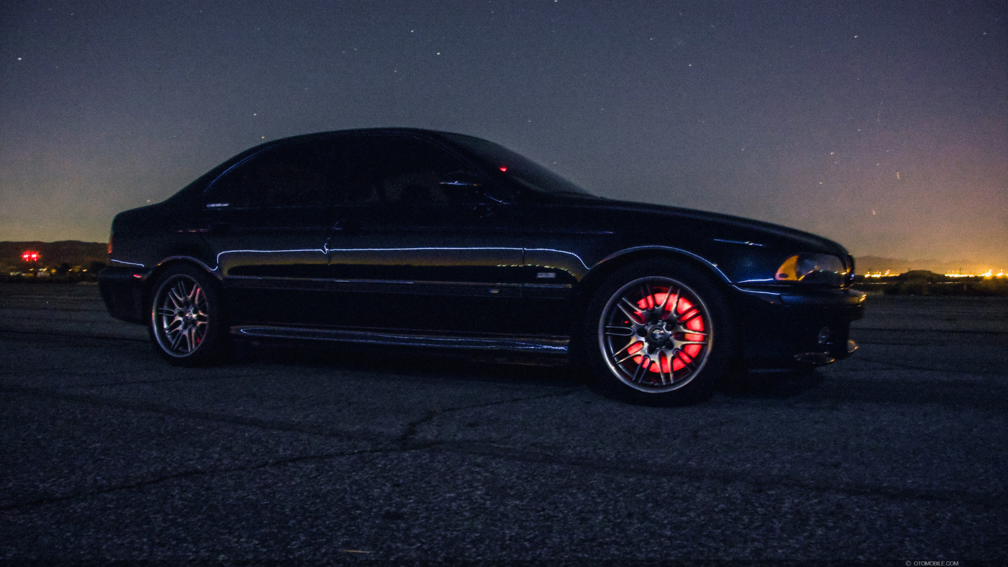 M5 E39 Glowing Rotors on Runway | Otomobile.com